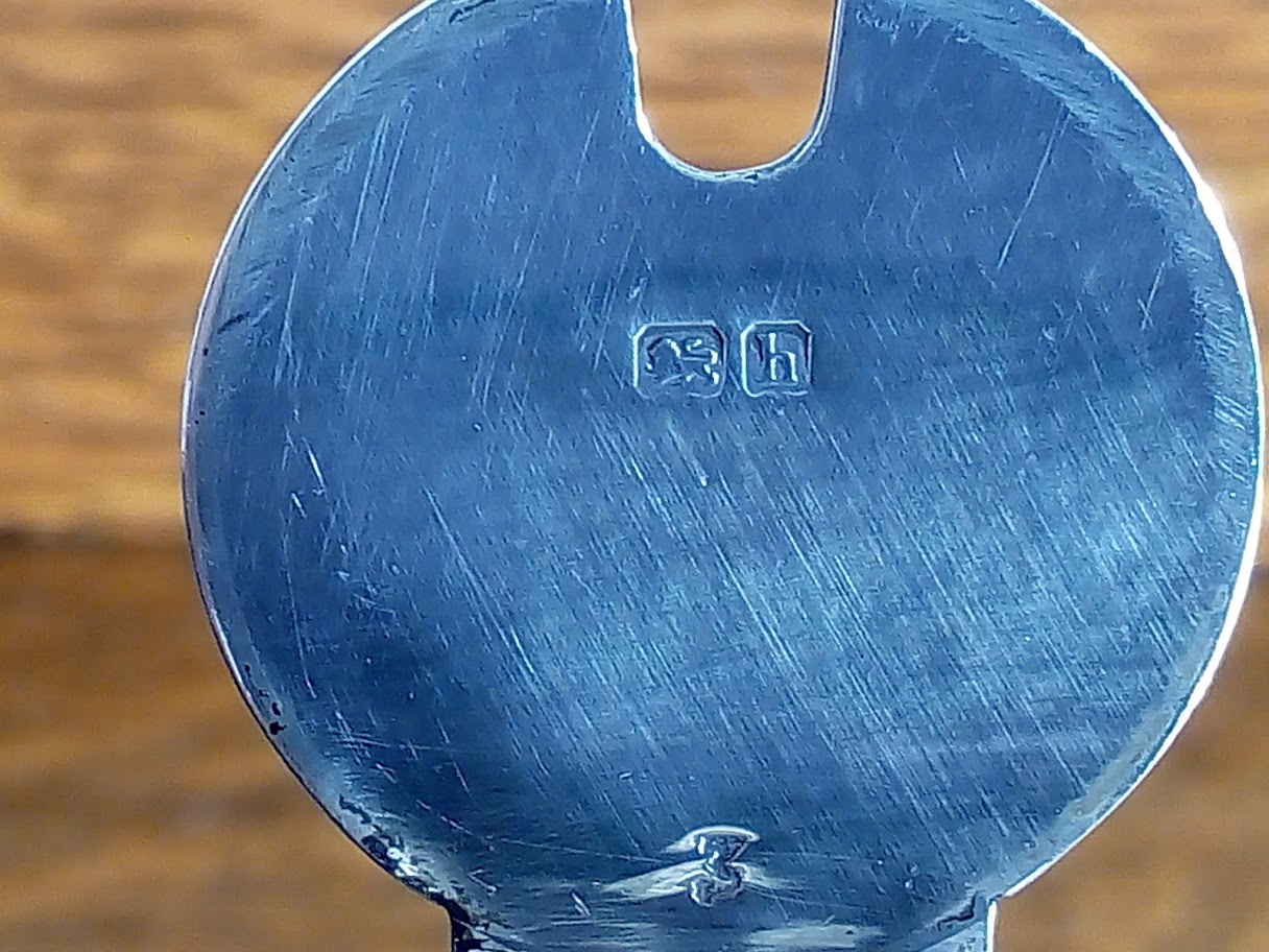 Hallmark ID help needed please as no assay town mark or maker's mark ...