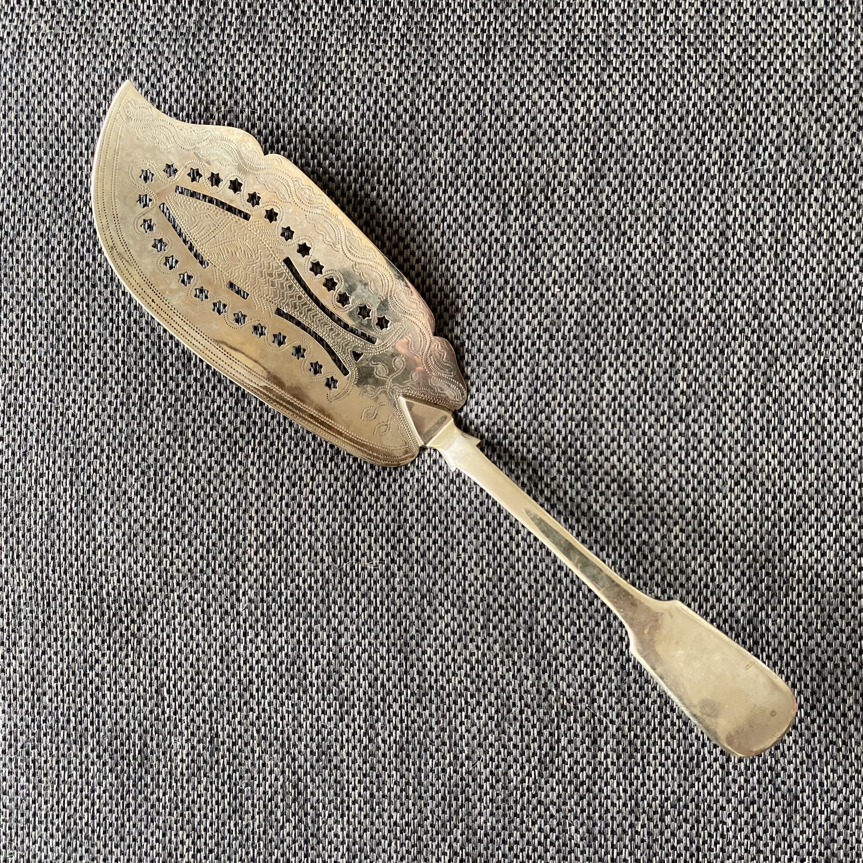 Silverplate (I assume) fish server mark - Silver Collector Forums